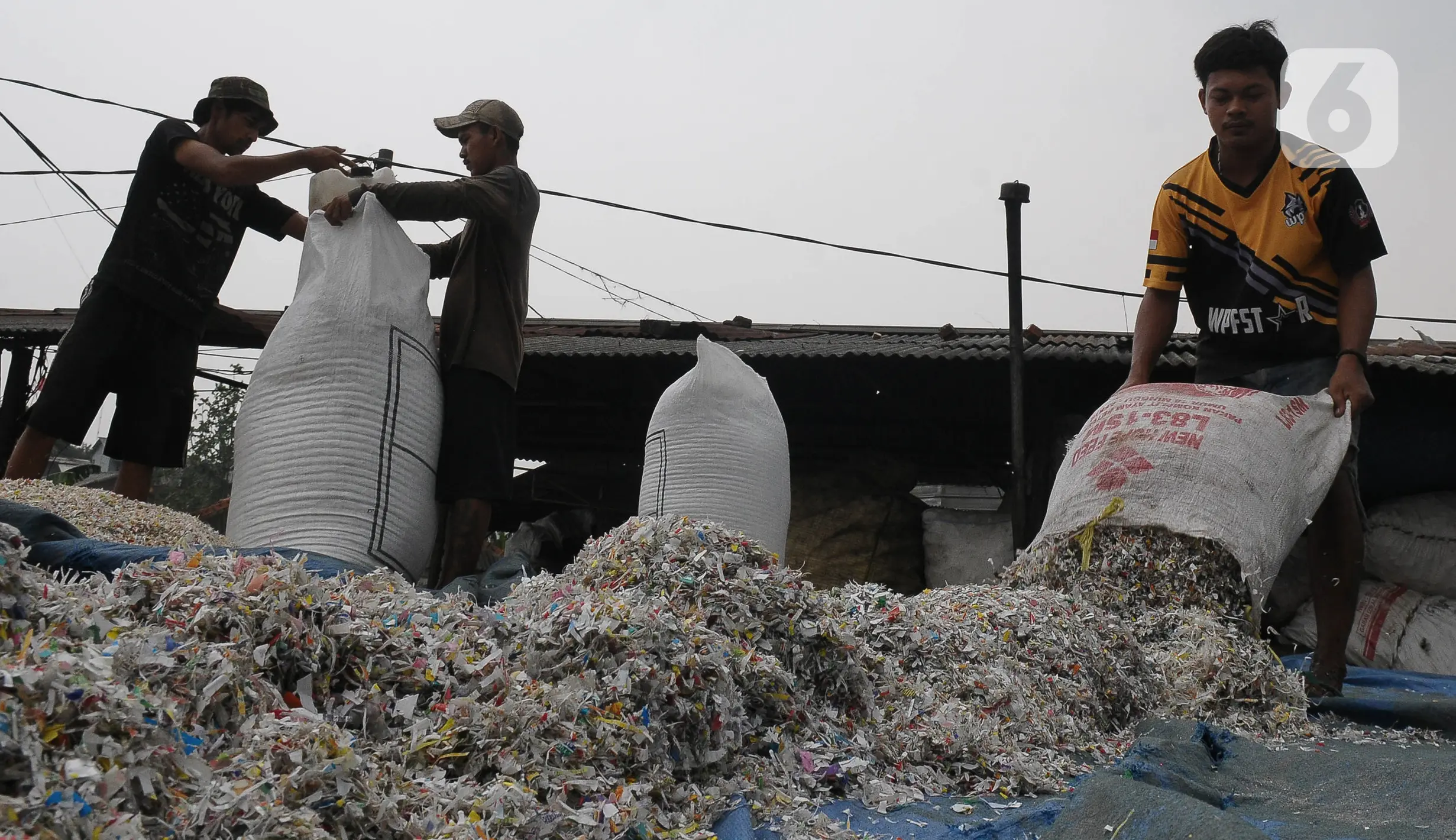 Raup Untung dari Daur Ulang Sampah Plastik - Foto Liputan6.com