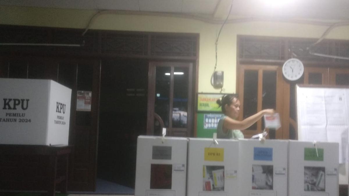 Cerita Fitri Kembali Peroleh Hak Suaranya di TPS 013 Kaliabang Tengah ...