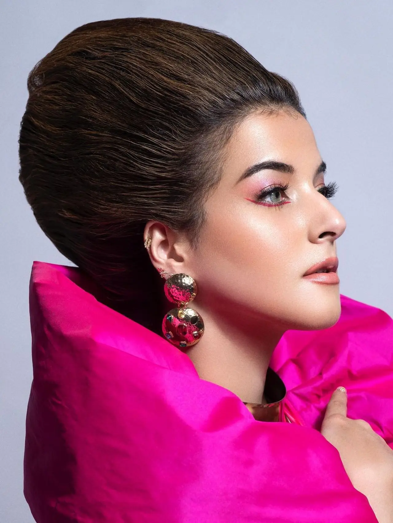 Tasya Farasya Tampil Dramatis dengan Gaya Rambut Sasak Tinggi di ...