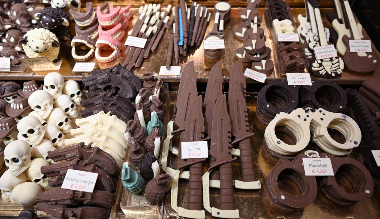 FOTO: Uniknya Sepatu Hingga Kamera Serba Cokelat di Brussels Chocolate ...
