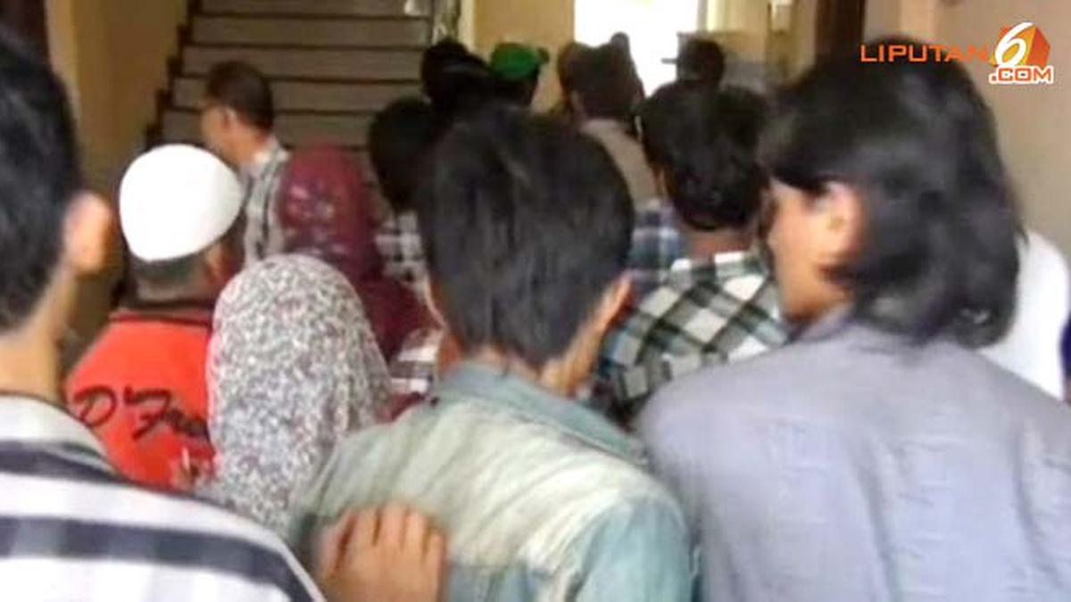 Tangis Histeris Sambut 4 Jenazah TKI Tewas di Malaysia - Video Liputan6.com