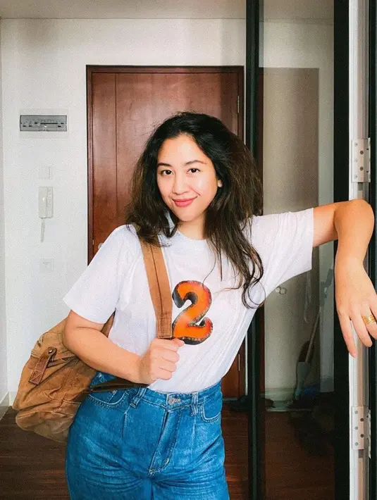 Artis Idola Masa Kecil, Inilah 6 Potret Sherina saat Dewasa yang Makin Memesona - Photo Fimela.com