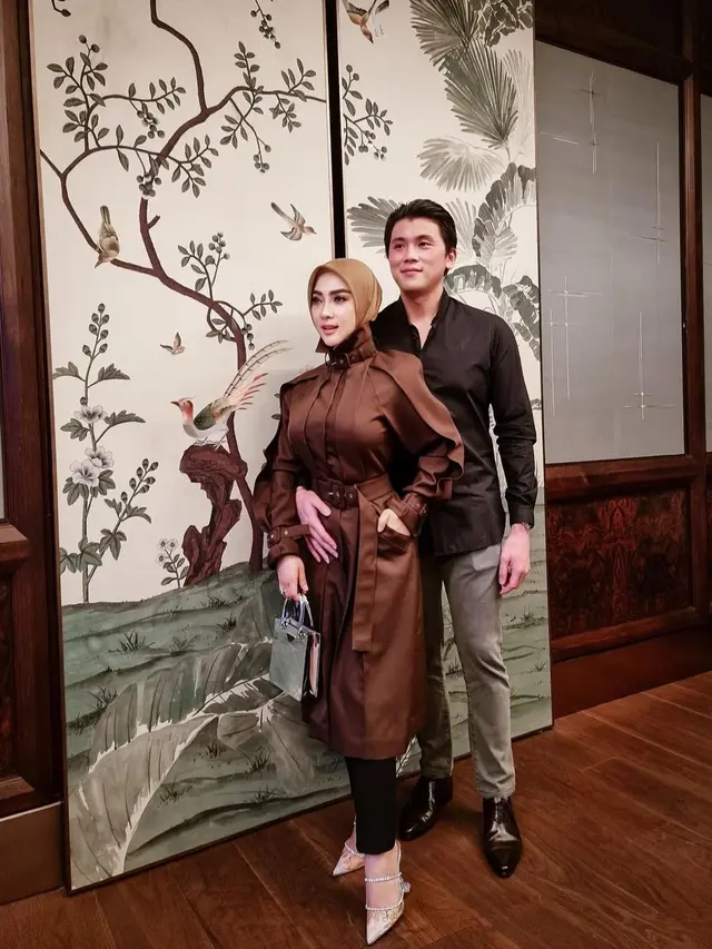 6 Potret Perjalanan Cinta Syahrini dan Reino Barack, Hamil Setelah 5 Tahun Nikah - Hot Liputan6.com