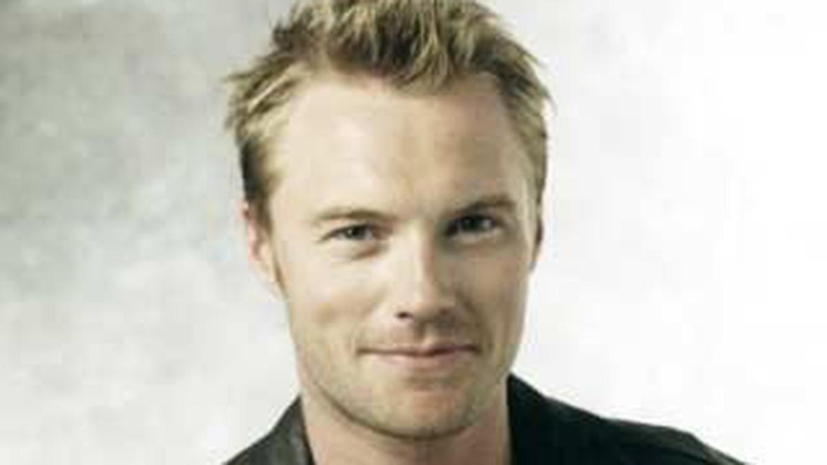 Ronan Keating Kenang Robin Gibb - ShowBiz Liputan6.com