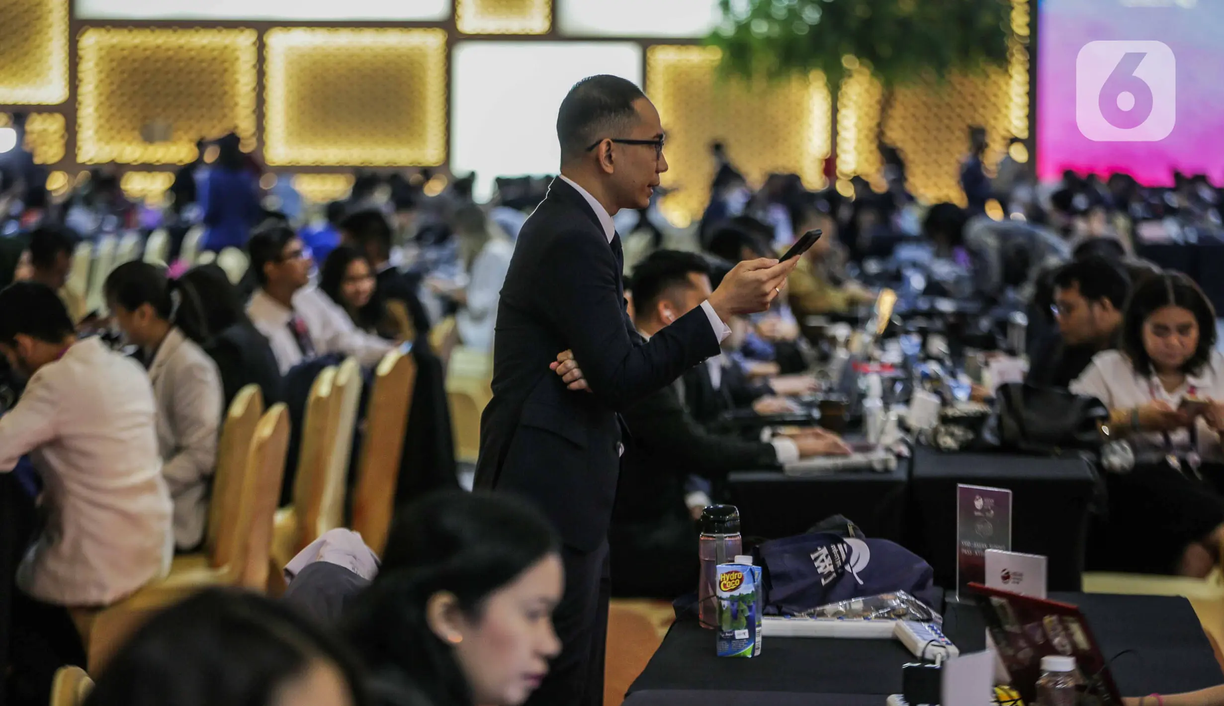 Kesibukan Ruang Media Center di Hari Pertama Pembukaan KTT ke-43 ASEAN ...