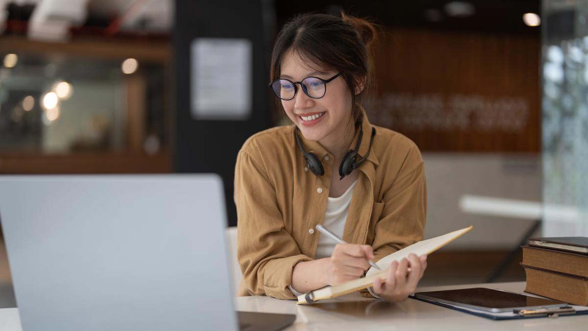 5 Shio yang Beruntung di Tahun 2026: Kuda Api Membawa Keberuntungan