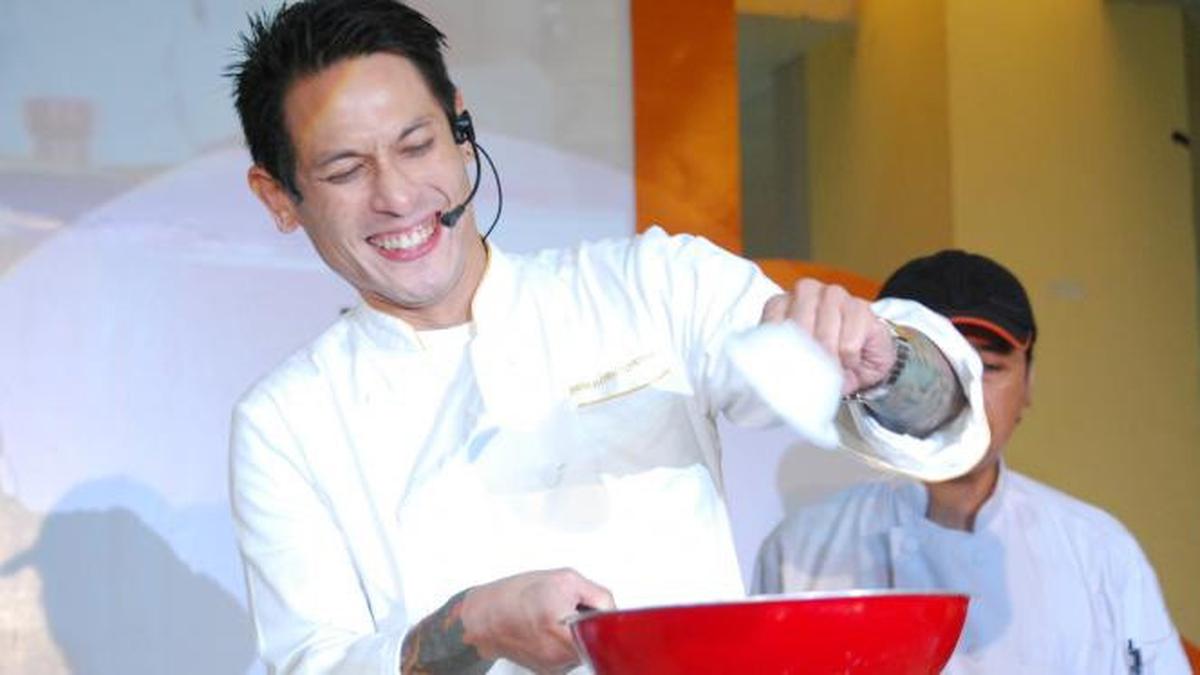 Chef Juna Gandeng Cewek Cantik, Kekasih Baru?
