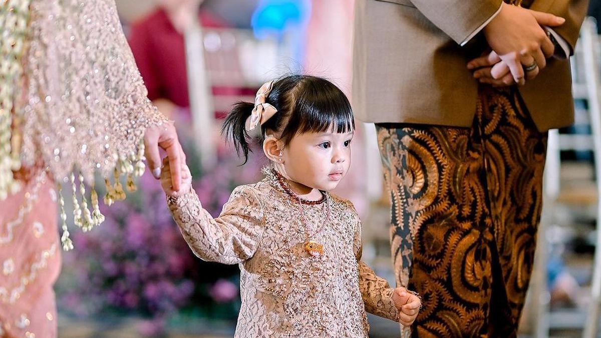 5 Inspirasi Kebaya Modern Ala Anak Artis yang Cocok untuk Pesta, dari ...
