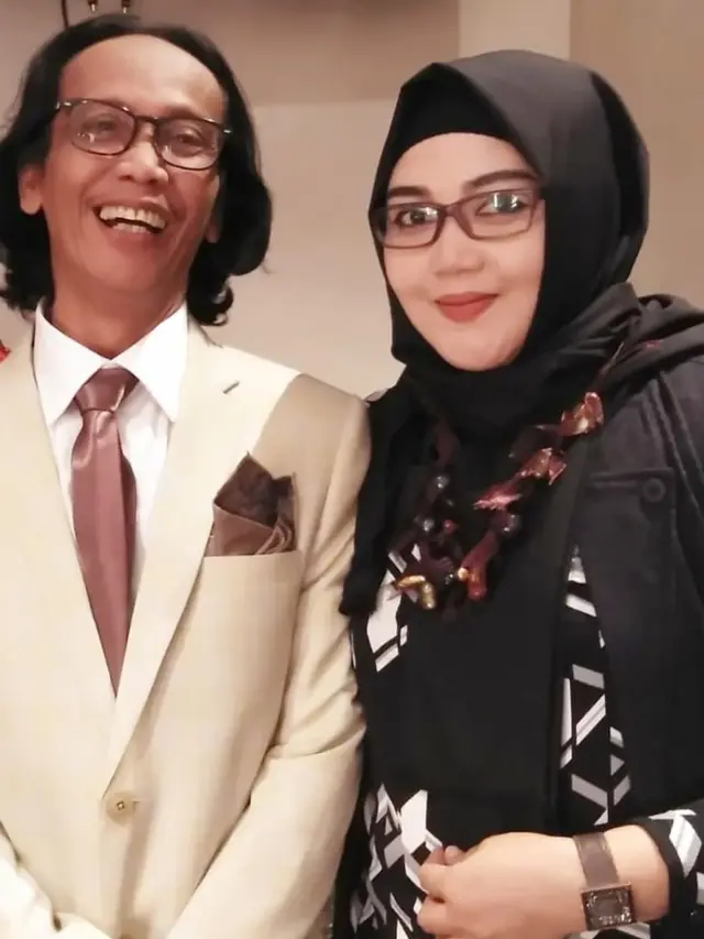 7 Potret Kesederhanaan Mandra dan Istri Usai 26 Tahun Menikah, Sang ...