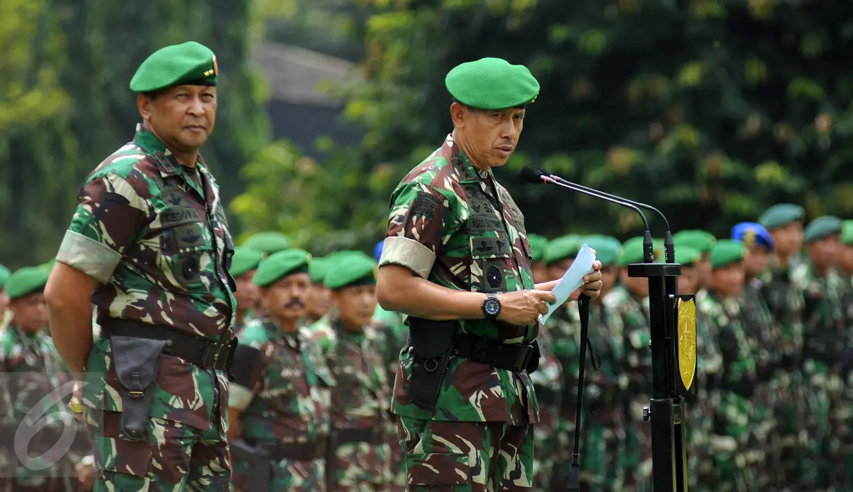Letjen Agus Sutomo Serahkan Pasukan ke Mayjen Teddy Lhaksmana - Foto ...