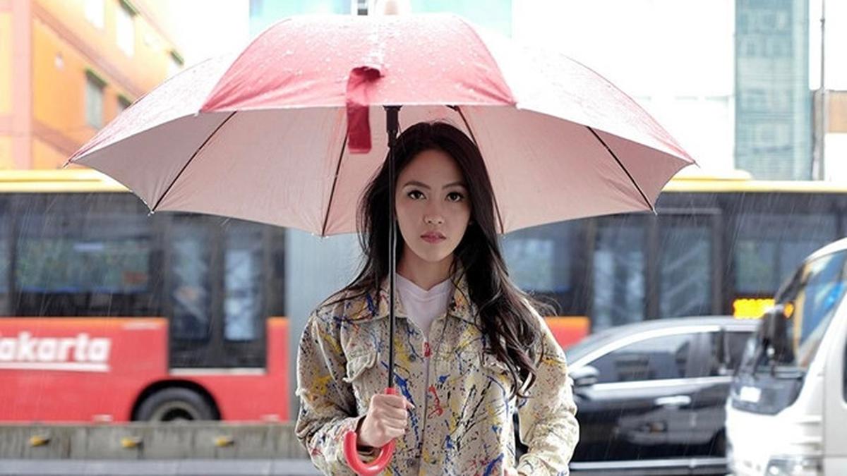 6 Potret Cantik Deanda Puteri, Penyanyi Muda Keponakan Kaka Slank - Hot ...