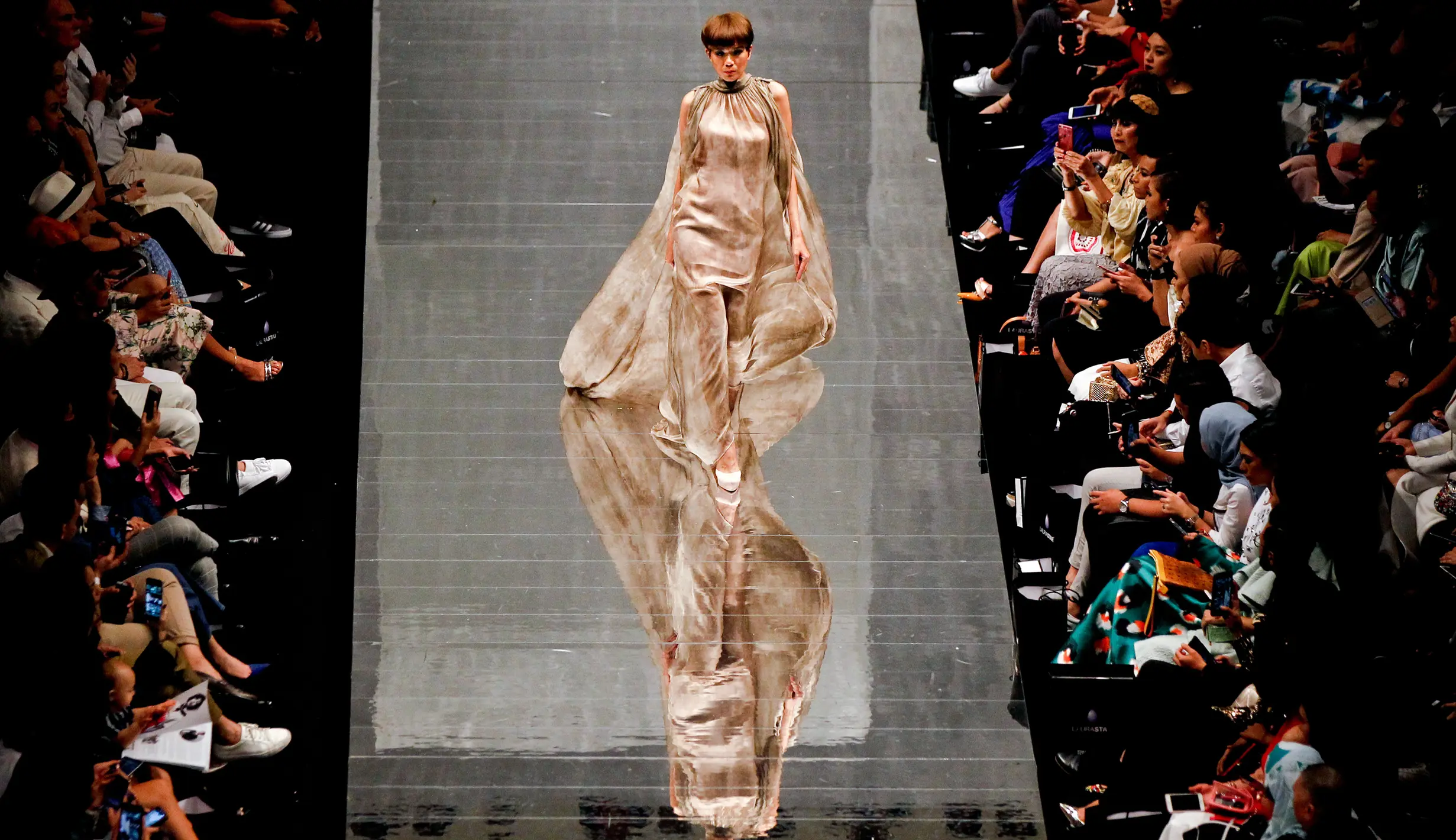 PHOTO: Deretan Model Cantik Lenggak-Lenggok di Malaysia Fashion Week ...