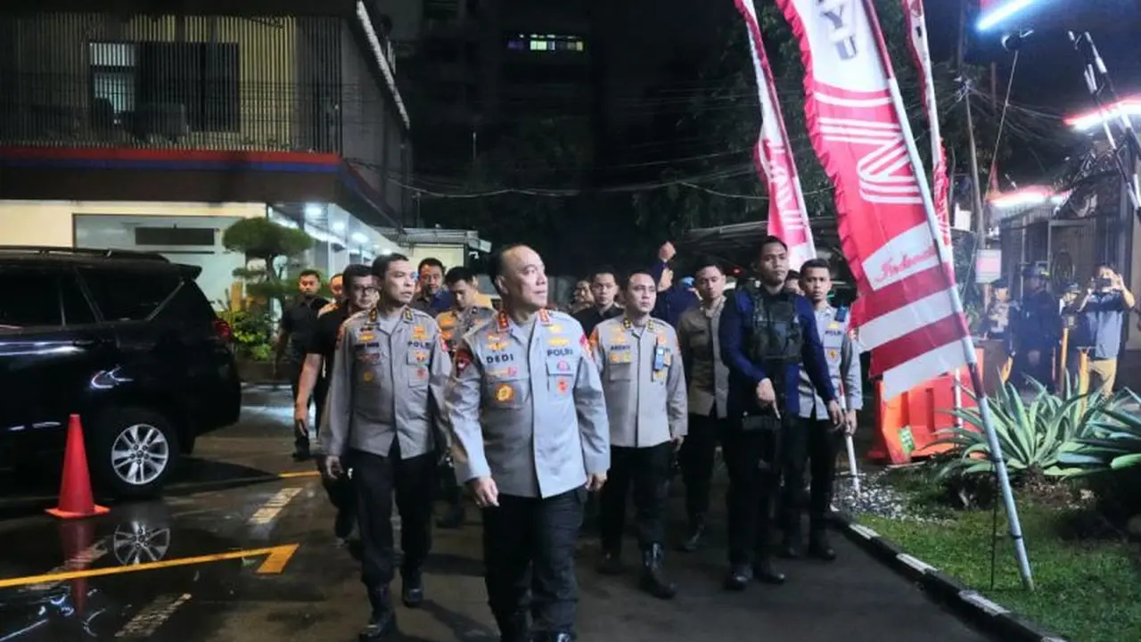 TNI-Polri Patroli Skala Besar sampai ke RT-RW, Jenderal Polisi Ini Beri ...