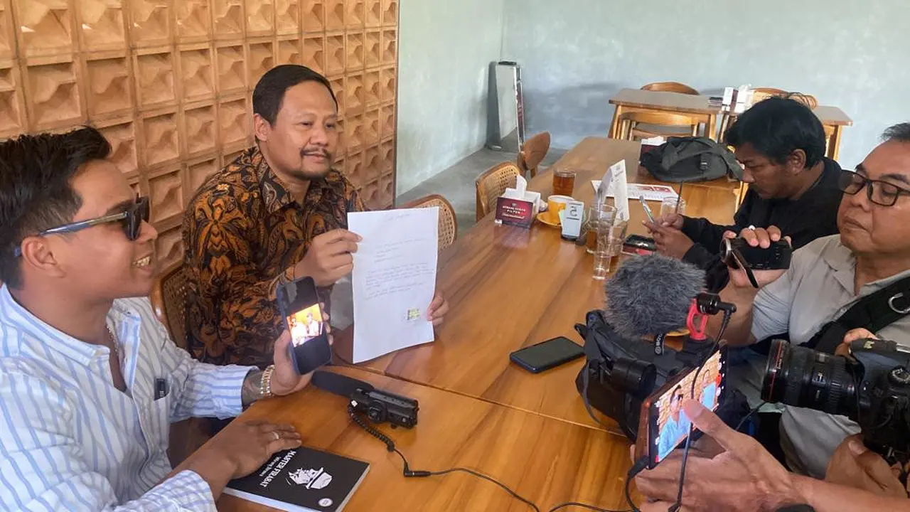 Buku Master Firasat Karya Wirang Birawa Alami Kejadian Pembajakan ...