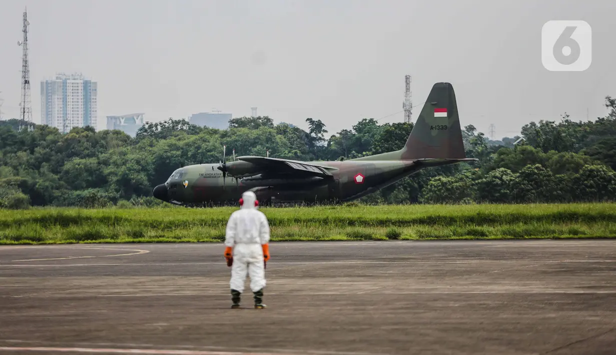 FOTO: Pesawat Pembawa Alat Kesehatan dari China Tiba di Bandara Halim ...
