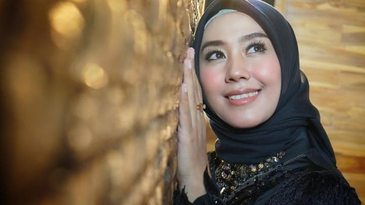 7 Potret Terbaru Gita KDI yang Kini Kerja Jadi Tenaga Ahli MPR RI - Hot Liputan6.com