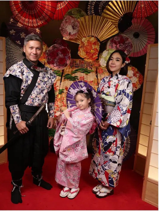6 Potret Gading Marten, Gisella Anastasia, dan Gempi Kompak Pakai Kimono di Pemotretan Terbaru ...