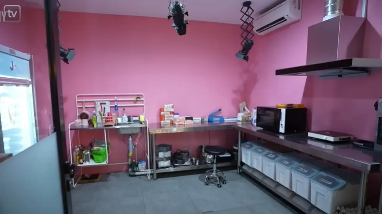 Melihat Studio Deddy Corbuzier yang Memiliki Fasilitas Lengkap, Ada ...