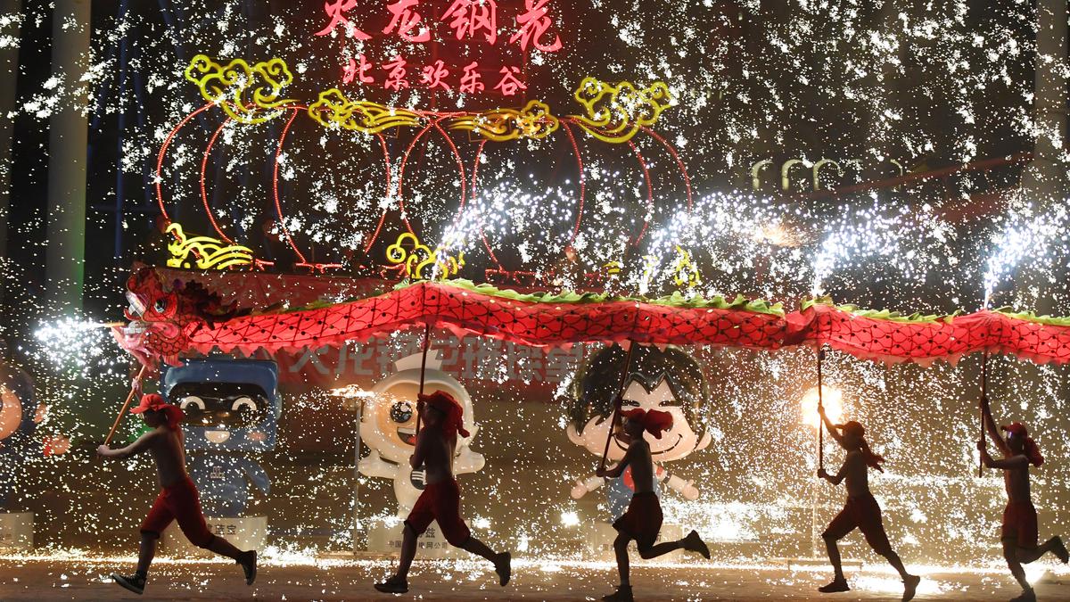 FOTO: Melihat Tarian Naga Selama Festival Musim Semi di Beijing - Foto ...