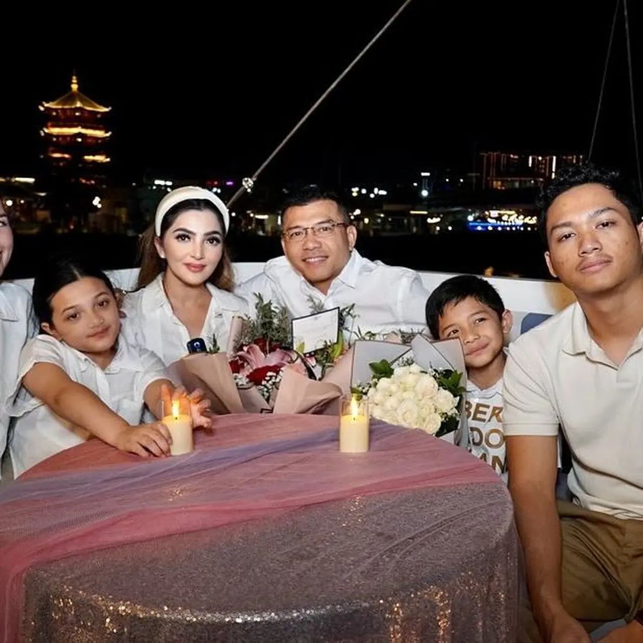 6 Momen Dinner Romantis Anang Ashanty Rayakan Anniversary Pernikahan ke-12 - Hot Liputan6.com