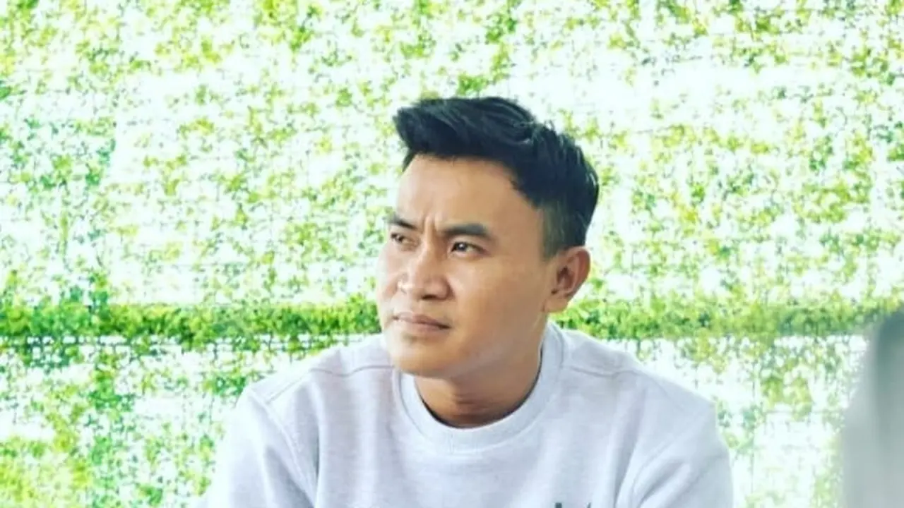 Penyanyi Arnold Robiansyah Luncurkan Single Religi Orang Tuaku ...