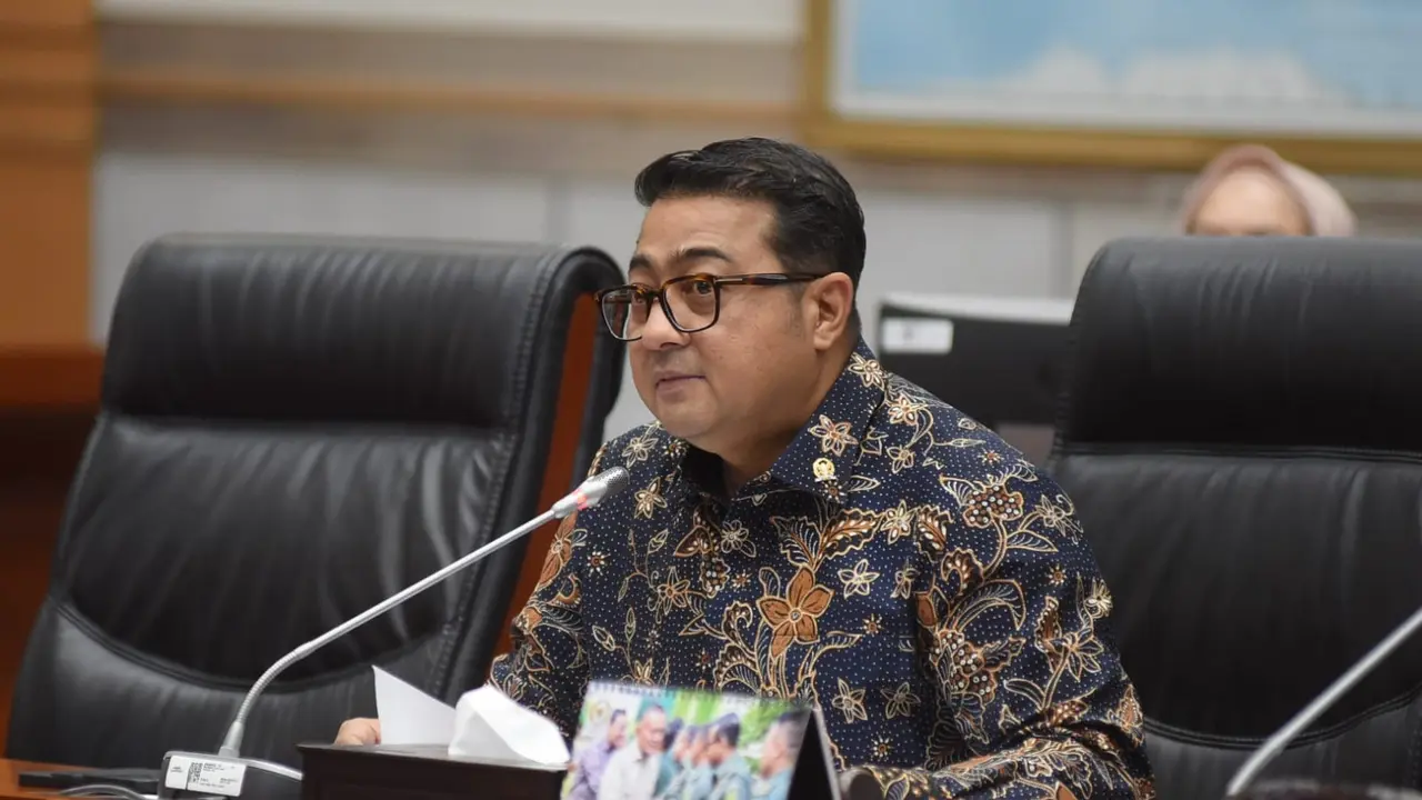Sosok Menteri Ekonomi Kreatif Teuku Riefky Harsya, Sarjana Teknik yang ...