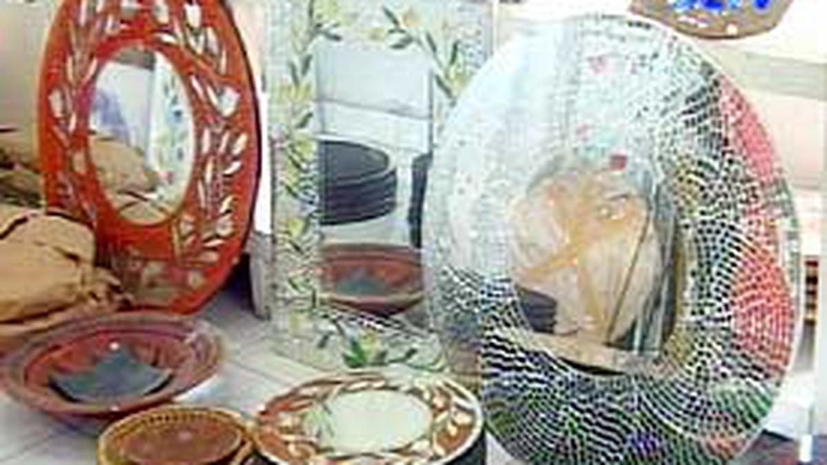 Mozaik Kaca Buatan Uke - News Liputan6.com