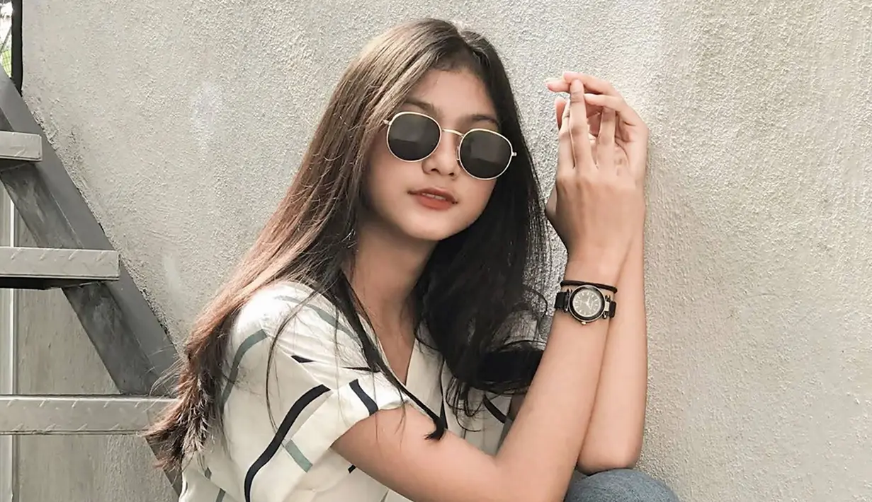 FOTO: Gaya Flavio Zaviera Tampil dengan Kacamata, Makin Stylish - Foto ...