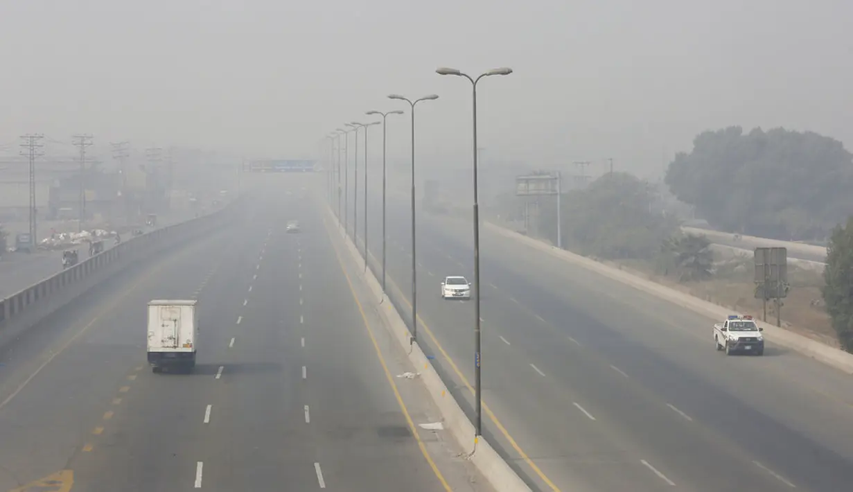 FOTO: Kualitas Udara Berbahaya, Warga Lahore Terancam Penyakit ...