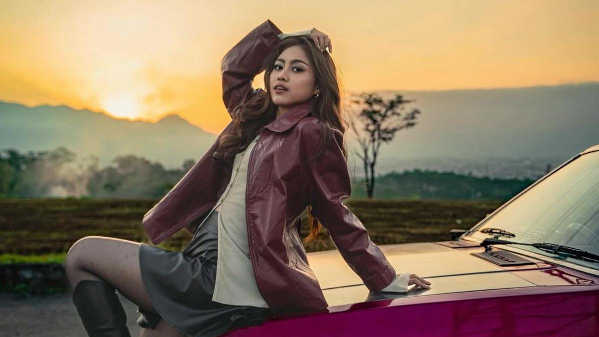 Style Sisca Saras Ex Member JKT48 dalam Music Video Terbarunya