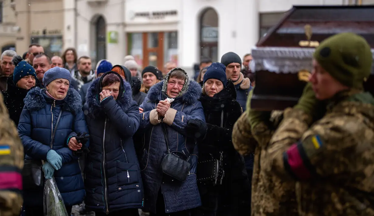 Isak Tangis Lepas Kepergian Tentara Ukraina yang Gugur di Medan Tempur ...