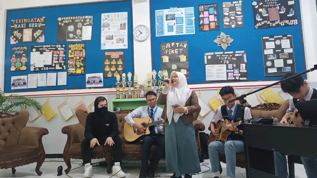 Tri Adinata, Guru Musik Al-Azhar Medan yang Bikin Alan Walker Datang ...
