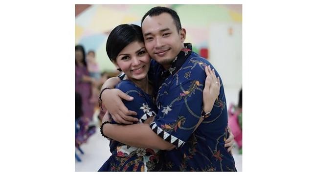 7 Potret Intan RJ dan Suami yang Selalu Romantis