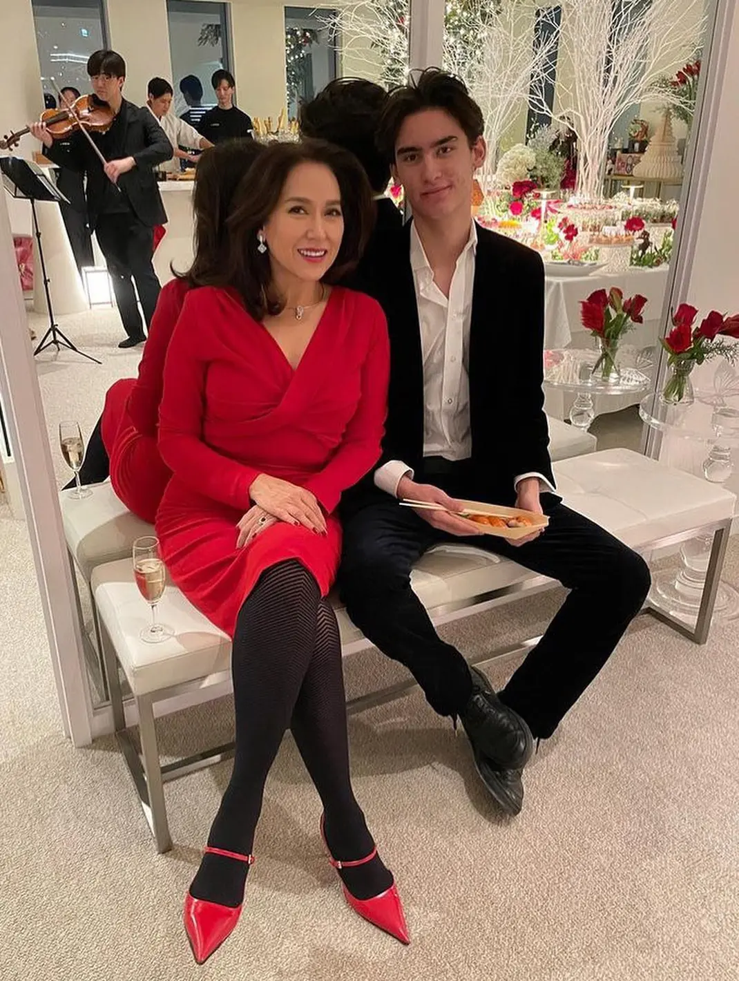 6 Pesona Anggun Karina Kartika Soekarno, Putri Presiden Soekarno dengan Ratna Sari Dewi yang ...