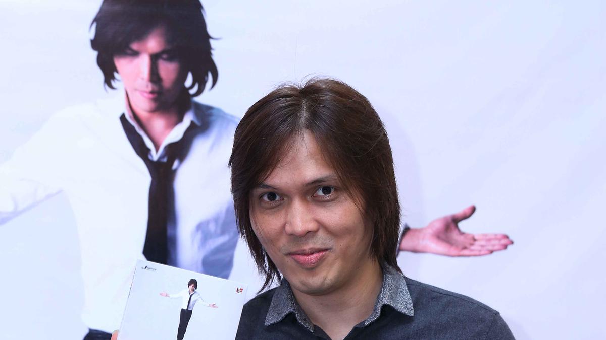 3 Tahun, Akhirnya Once Mekel Rilis 'Intrinsik' - Entertainment Fimela.com