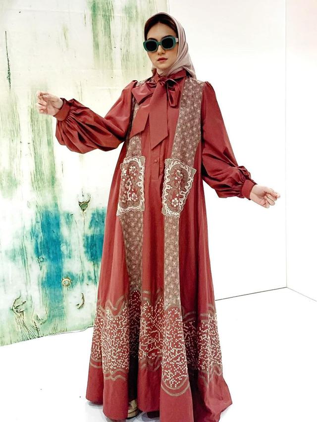 6 Potret Alessia Cestaro Kenakan Hijab, Tampil Makin Anggun - Hot ...