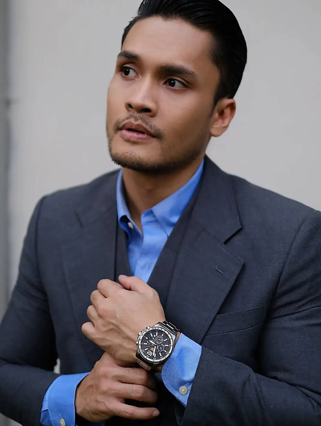 Tampil Makin Kece, Ini Potret Randy Pangalila dengan Setelan Jas - Foto ...