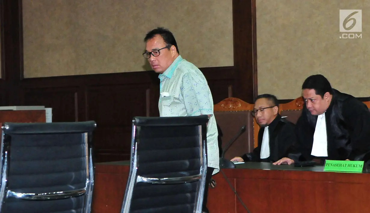 PHOTO: Penyuap Hakim Patrialis Akbar Jalani Sidang Putusan - Foto ...
