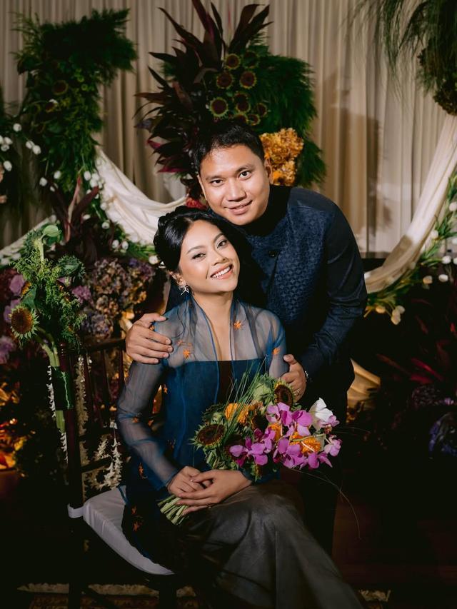 Model Detail Kebaya Sakina Tama saat Lamaran, Simpel tapi Elegan