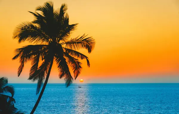 6 Potret Terbaru Aiu Ratna Vokalis Garasi yang Awet Muda, Punya Anak ...