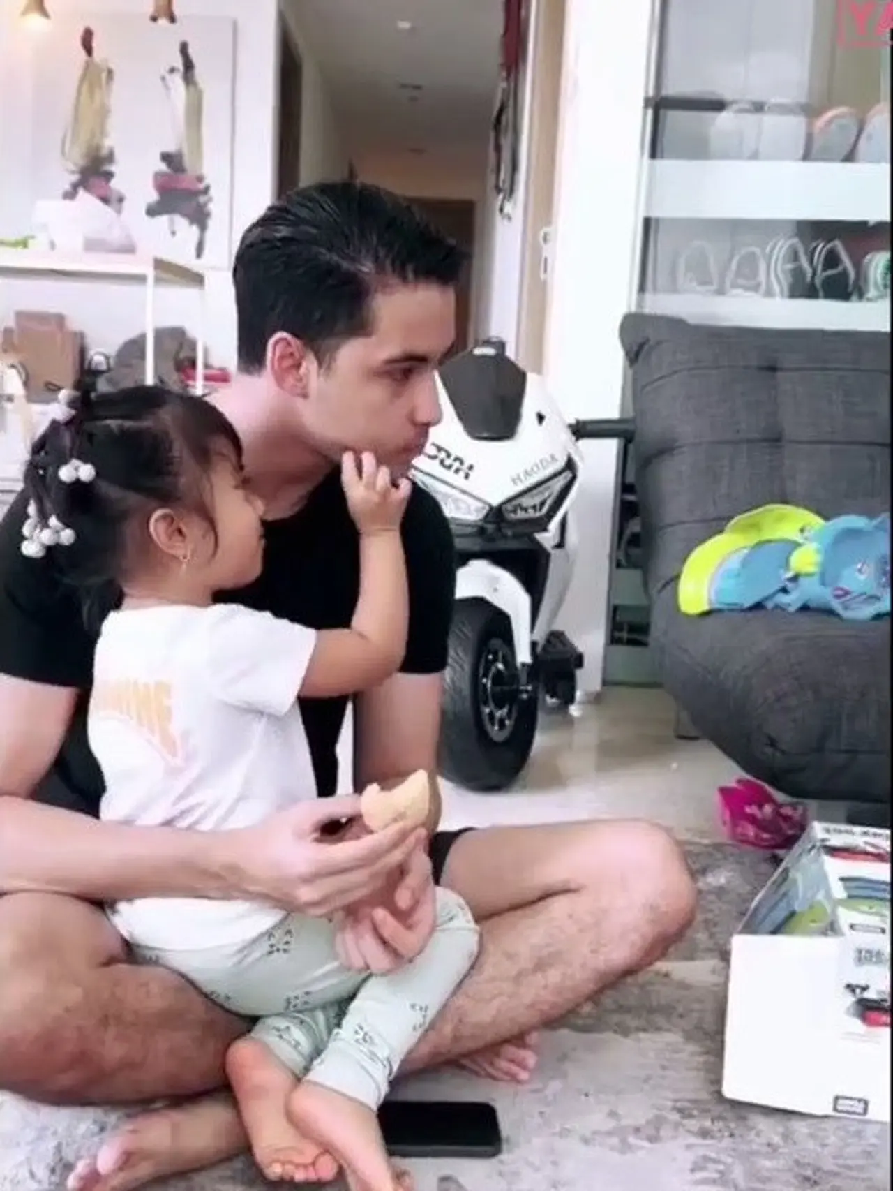 6 Potret Putri Rachel Vennya Lengket dengan Salim Nauderer, Bikin Sang ...