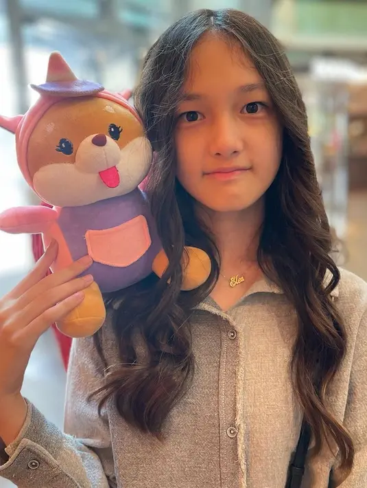 8 Potret Cantik Elea Anak Ussy Sulistiawaty Seperti Artis Korea ...