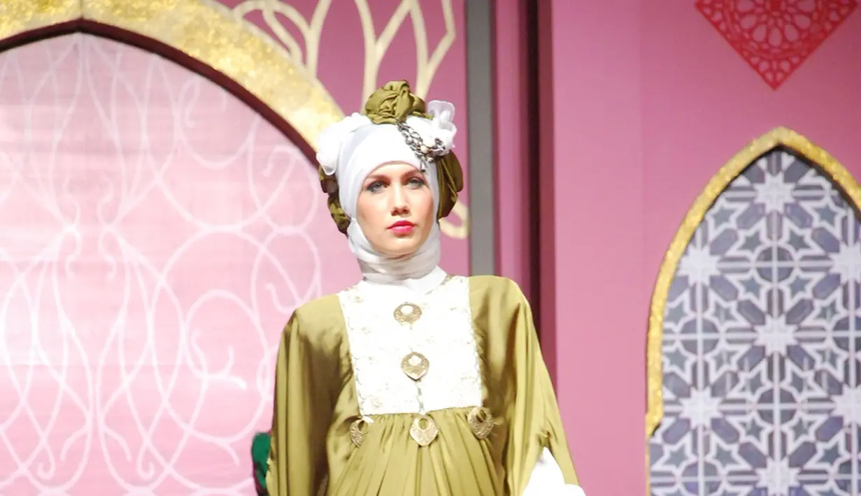 Betty Achyar, Olive Violetta - Photo Fimela.com