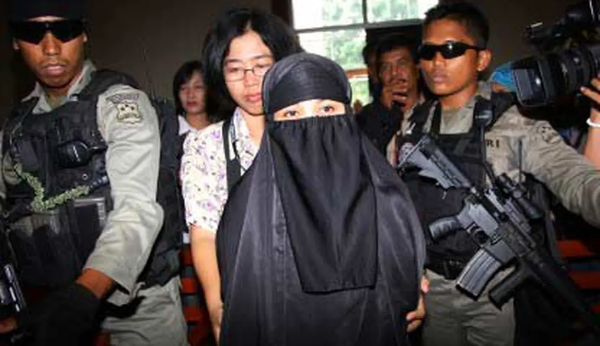 Siti Ruqayyah binti Hasan Huseno, istri tersangka tindak pidana ...