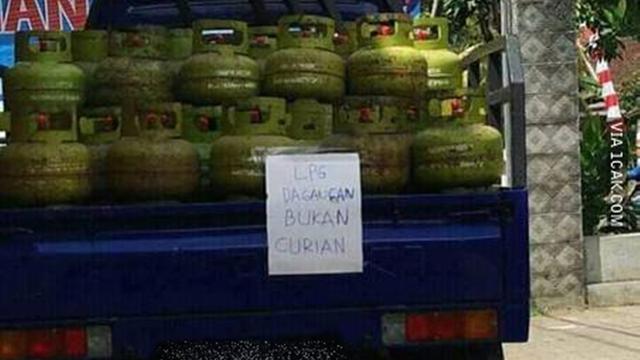 6 Aksi Orang Bawa Tabung Gas Ini Nyeleneh Banget, Kocak - Hot Liputan6.com