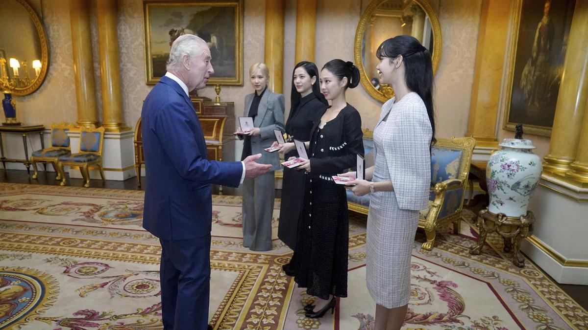 5 Potret Blackpink Terima Gelar Kehormatan MBE dari Raja Charles III di ...