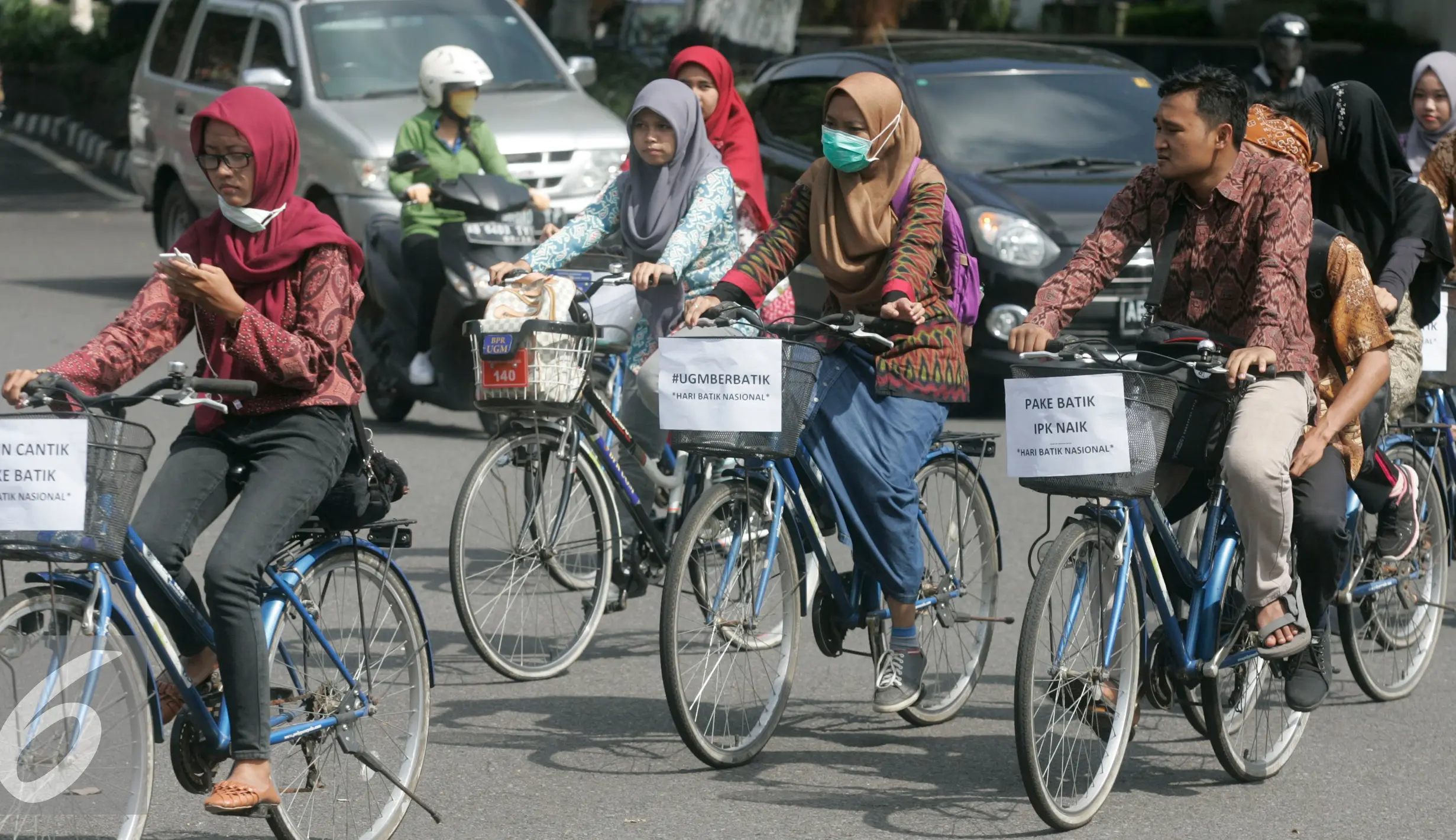 Begini Cara Mahasiswa UGM Peringati Hari Batik Nasional - Foto Liputan6.com