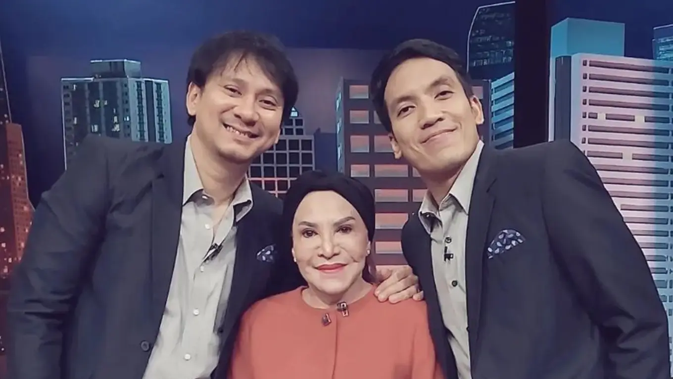 7 Potret Mpok Atiek Tetap Lincah di Usia 67 Tahun - Entertainment ...