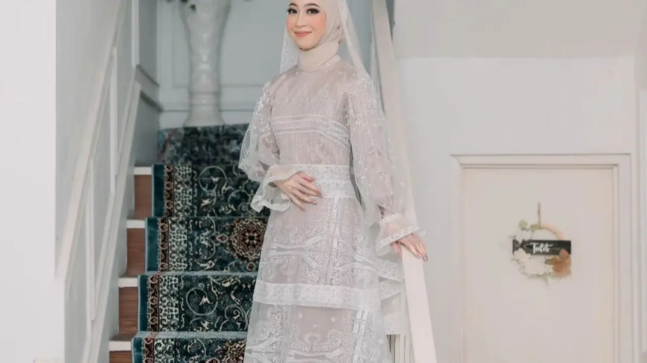 7 Potret Adiba saat Malam Binai, Tampil Anggun dan Memesona