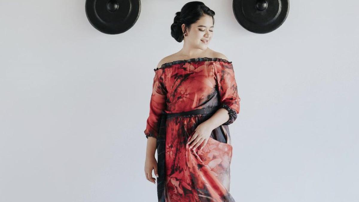 6 Potret Kahiyang Ayu Kenakan Dress Rancangan Desainer Ternama ...